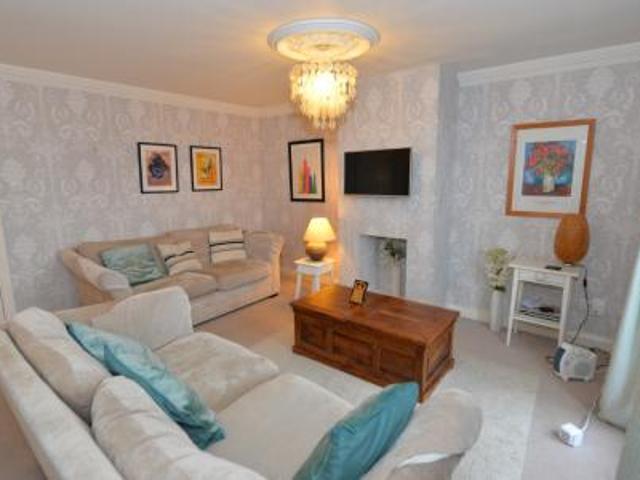 2 bedroom Flat To Let