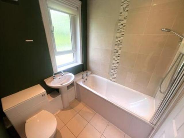 2 bedroom Flat To Let