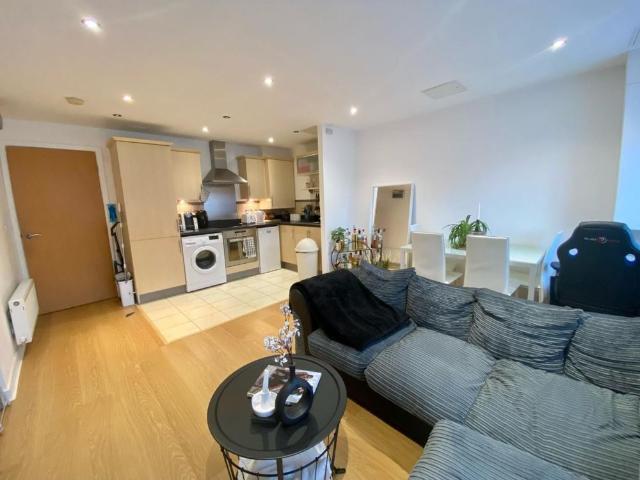2 bedroom Flat To Let