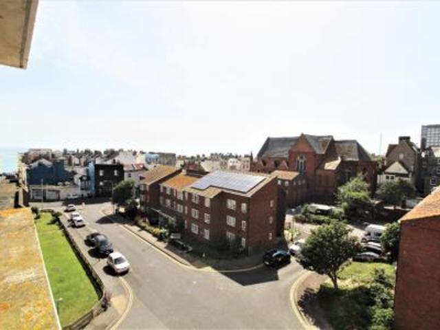 2 bedroom Flat To Let