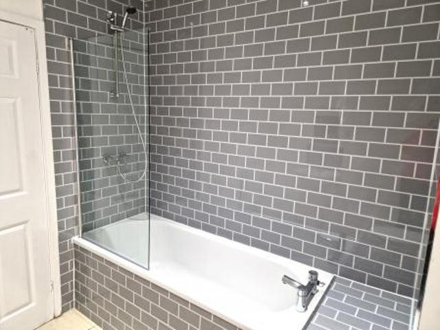 2 bedroom Flat To Let