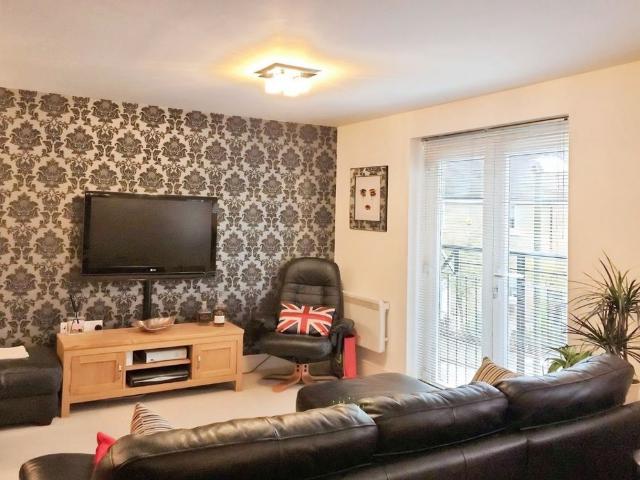 2 bedroom Flat To Let