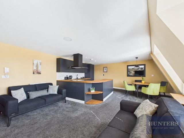 2 bedroom Flat To Let