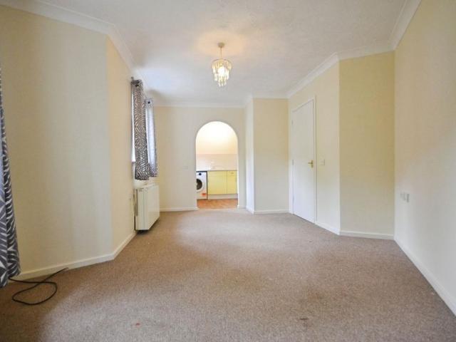 2 bedroom Flat To Let