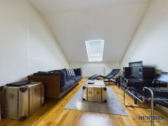 2 bedroom Flat To Let