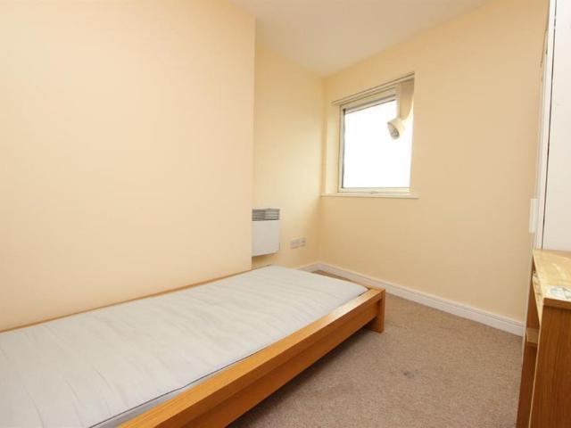 2 bedroom Flat To Let