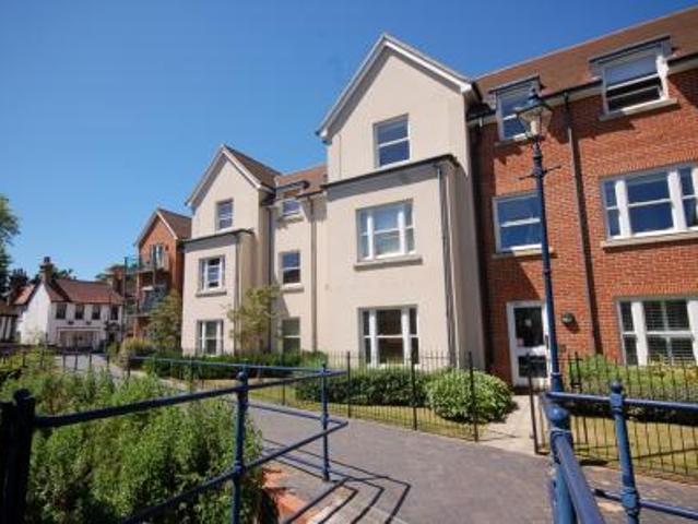 2 bedroom Flat To Let