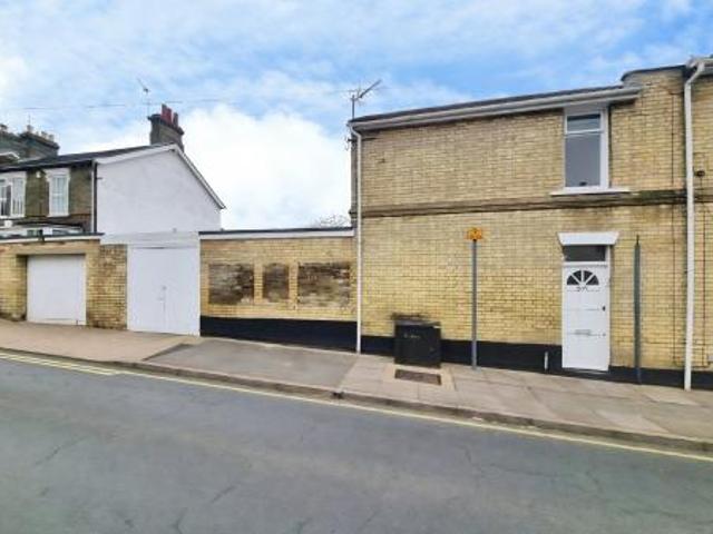 2 bedroom Flat To Let