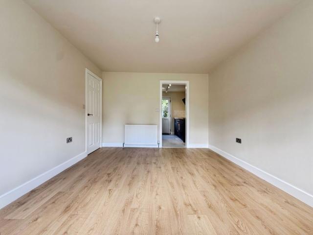 2 bedroom Flat To Let