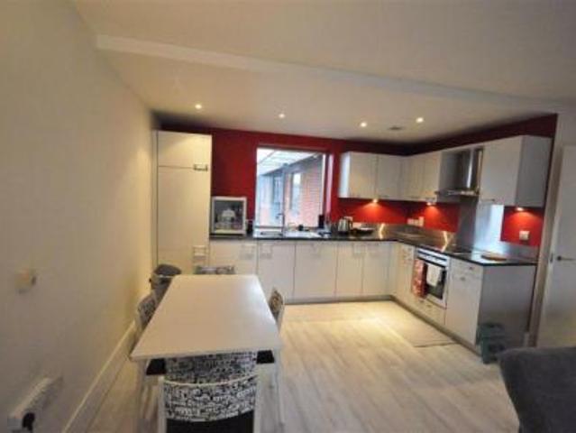 2 bedroom Flat To Let