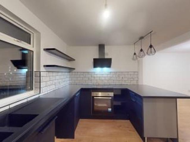 2 bedroom Flat To Let