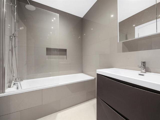 2 Bedroom Flat To Let
