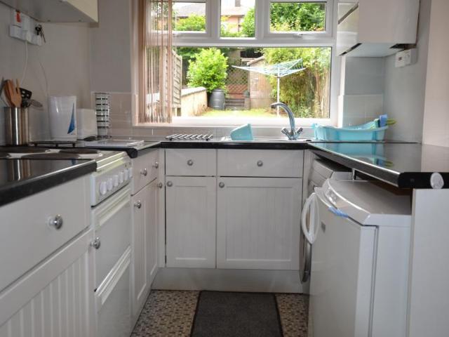 2 bedroom Flat To Let