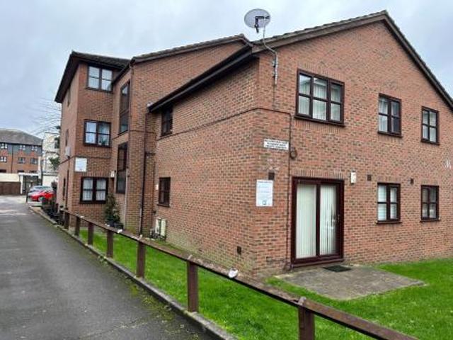 2 bedroom Flat To Let