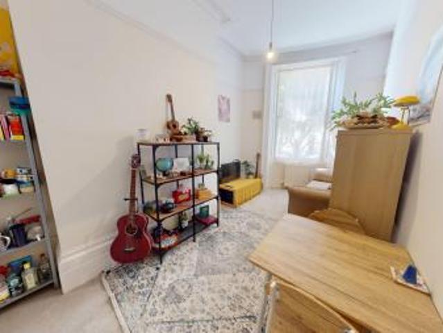 2 bedroom Flat To Let