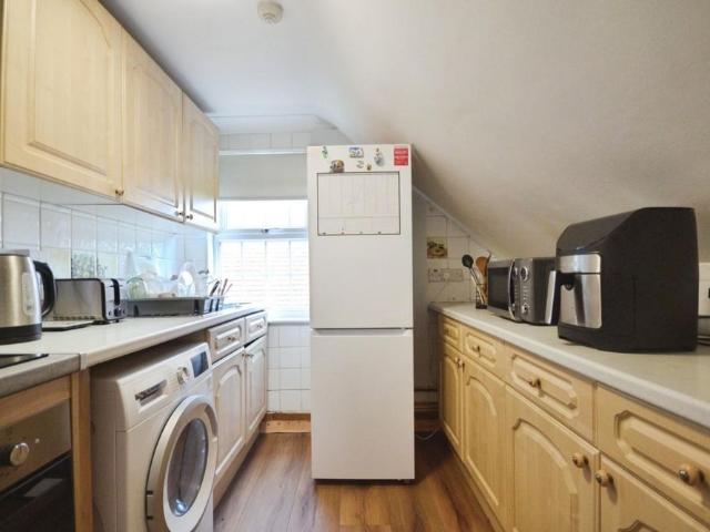 2 bedroom Flat To Let