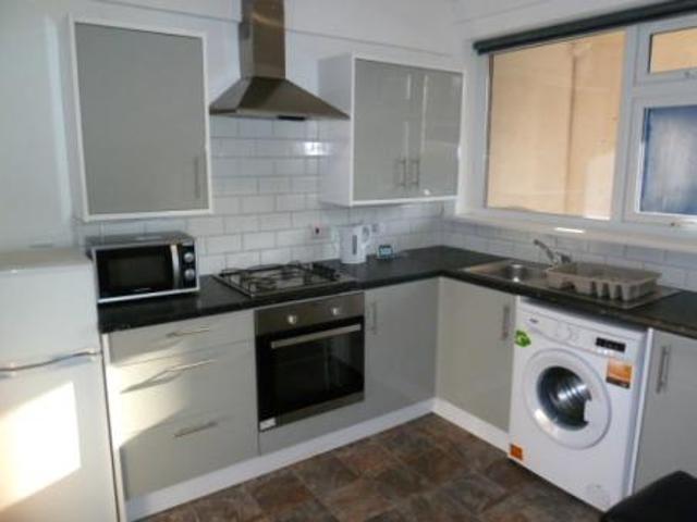 2 bedroom Flat To Let