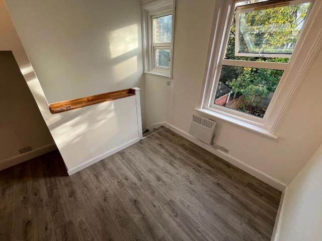2 bedroom Flat To Let