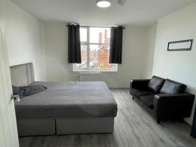 2 bedroom Flat To Let