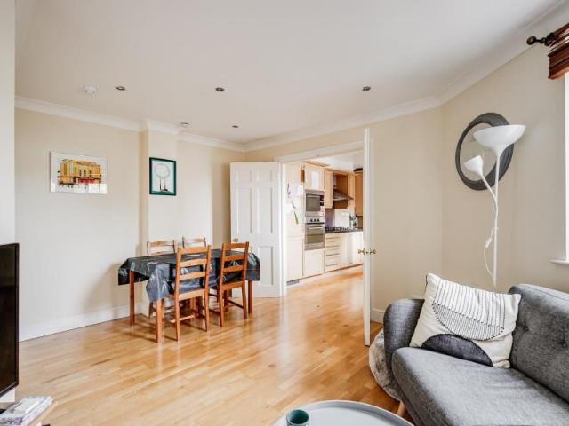 2 Bedroom Flat To Let