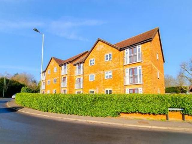2 bedroom Flat To Let