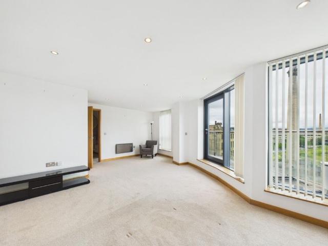 2 bedroom Flat To Let