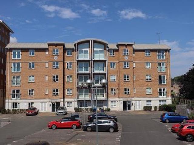 2 bedroom Flat To Let