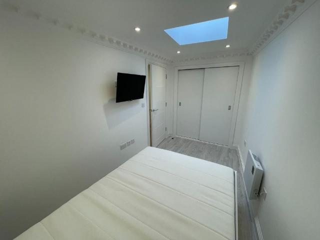 2 bedroom Flat To Let