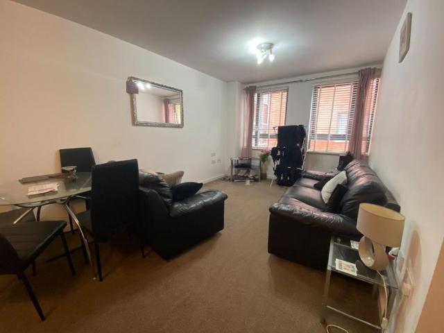 2 bedroom Flat To Let