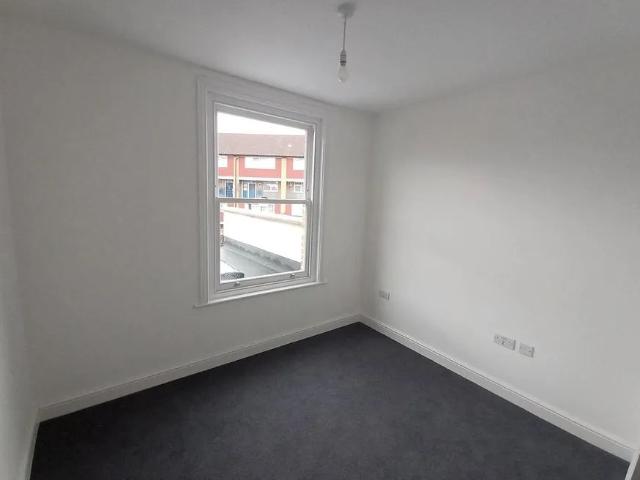 2 bedroom flat to let
