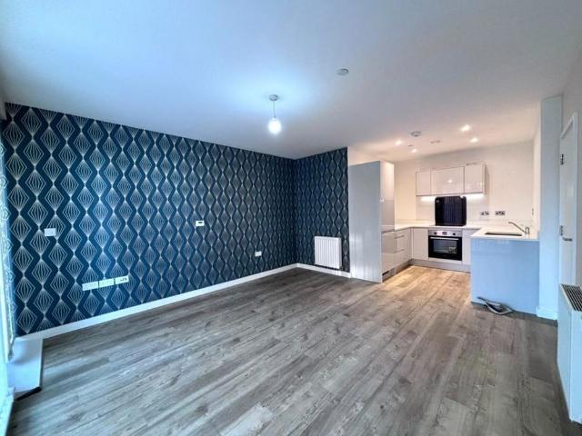 2 bedroom Flat To Let