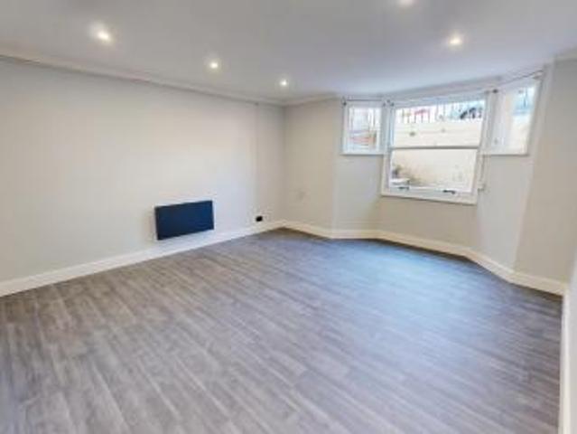 2 bedroom Flat To Let