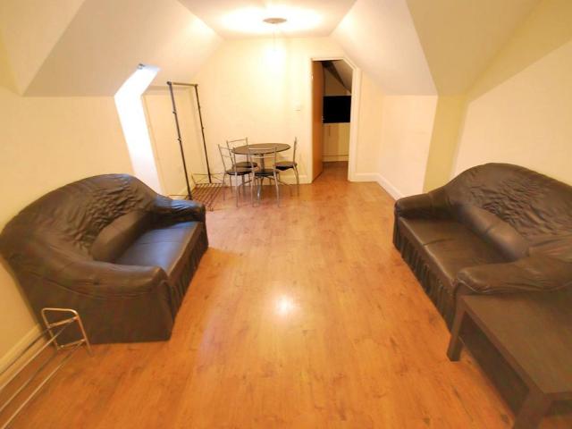 2 Bedroom FLAT To Let