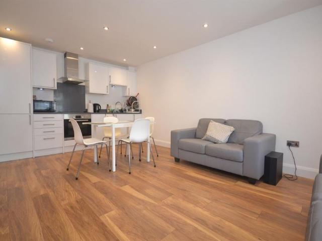 2 bedroom Flat To Let