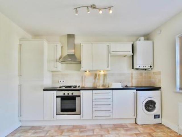 2 bedroom Flat To Let