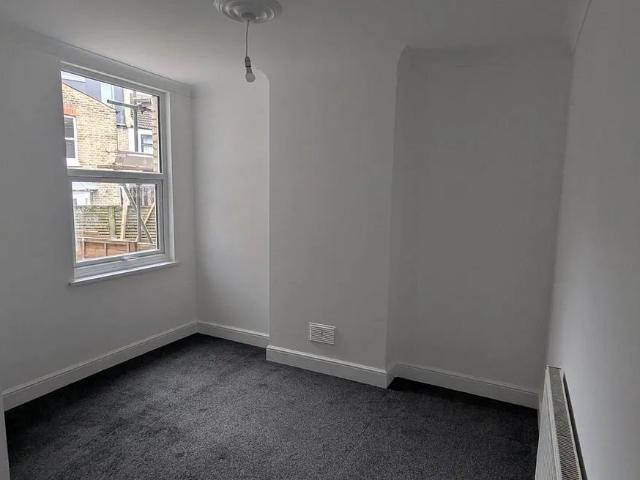2 bedroom flat to let