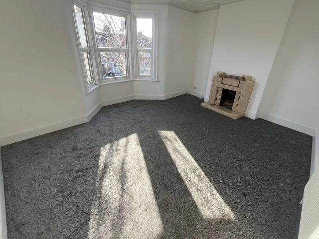 2 bedroom flat to let
