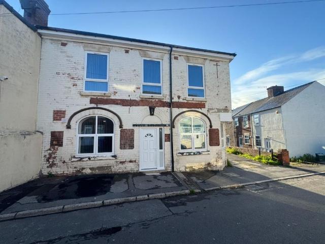 2 bedroom Flat To Let