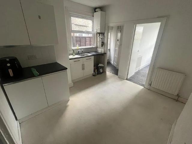 2 bedroom flat to let