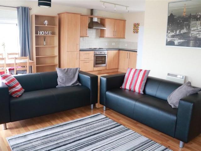 2 bedroom Flat To Let