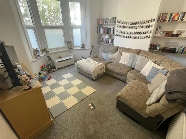 2 bedroom flat to let