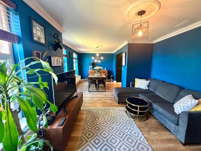 2 bedroom Flat To Let
