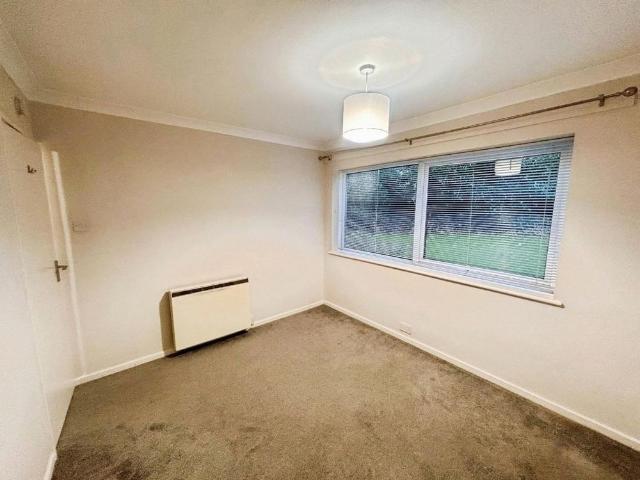 2 bedroom Flat To Let
