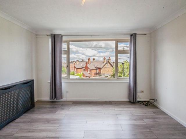 2 bedroom Flat To Let