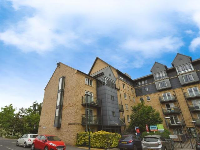 2 bedroom Flat To Let
