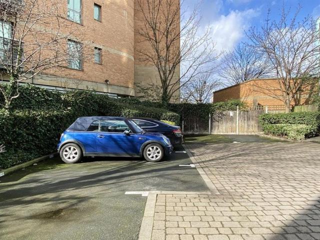 2 bedroom Flat To Let