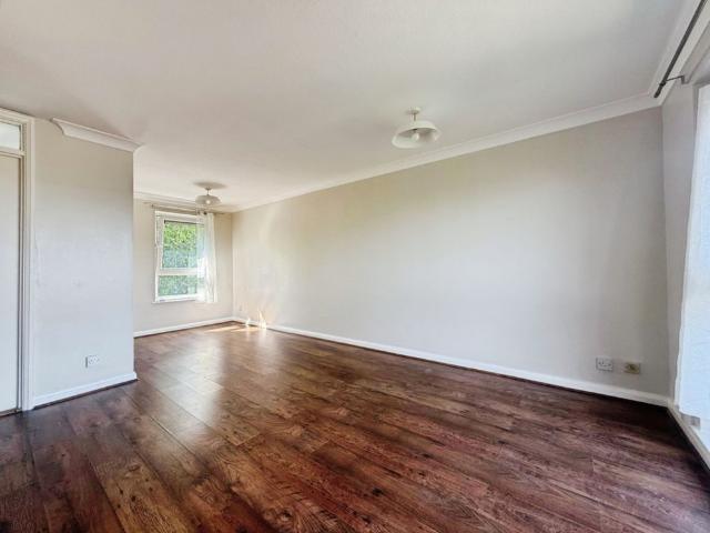 2 bedroom Flat To Let