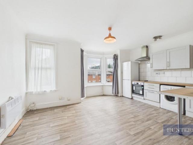 2 bedroom Flat To Let
