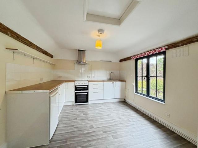 2 bedroom Flat To Let