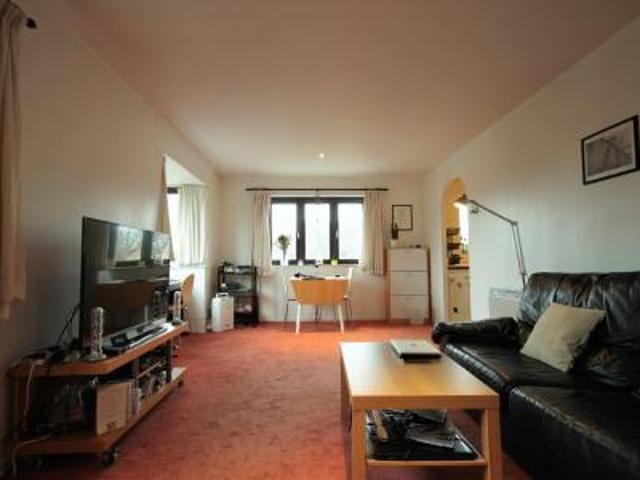 2 bedroom Flat To Let